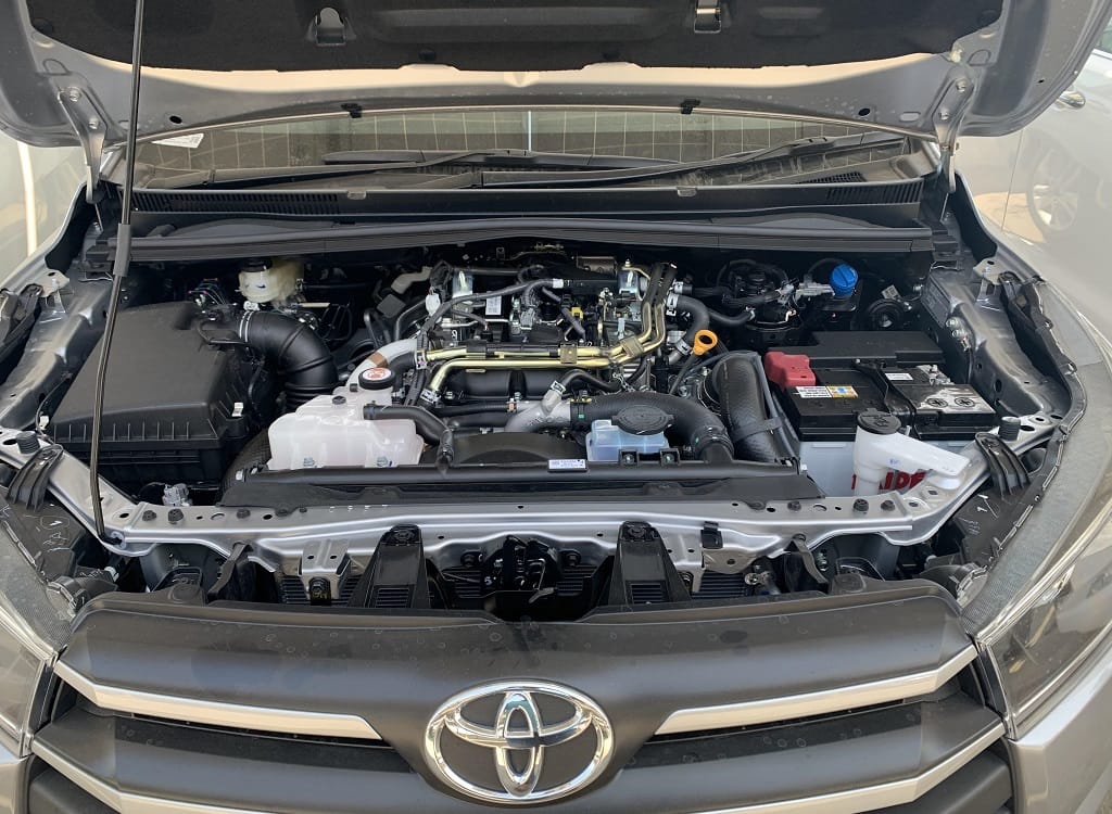 Comparison: Maruti Invicto vs Toyota Innova Crysta