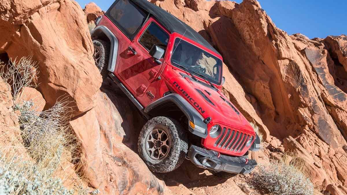 Mahindra Thar vs Jeep Wrangler: Detailed Comparison - Spinny