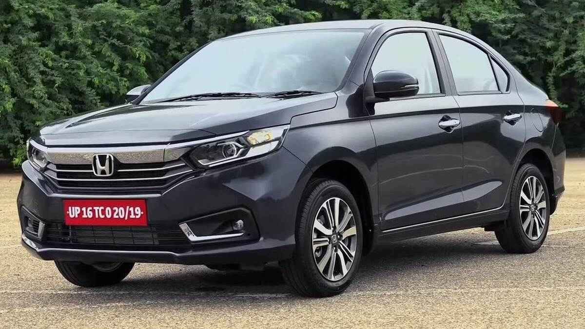 Best Cars For Students - Top Cars For College Students - Spinny